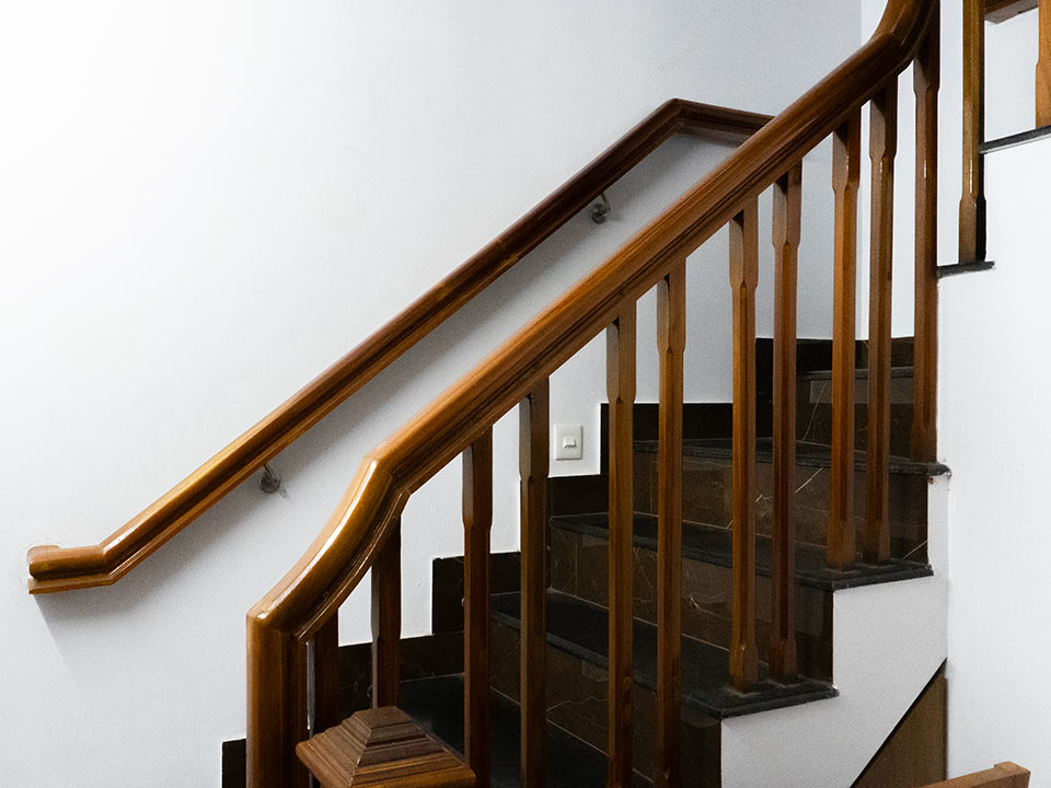 Teak Stairs: The Artistry of Simplicity and Beauty | Carpentry | Homereads
